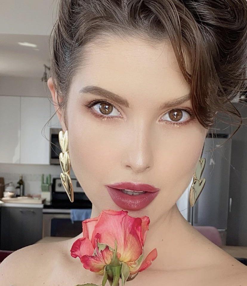 Amanda Cerny (I need help cunning to this beauty) | Scrolller