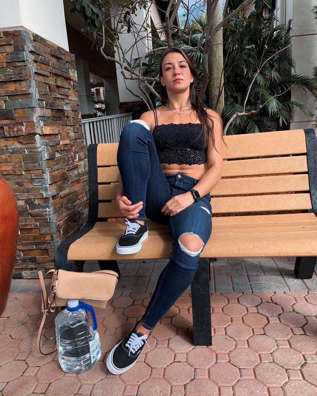 Amanda Ribas 💙 | Scrolller