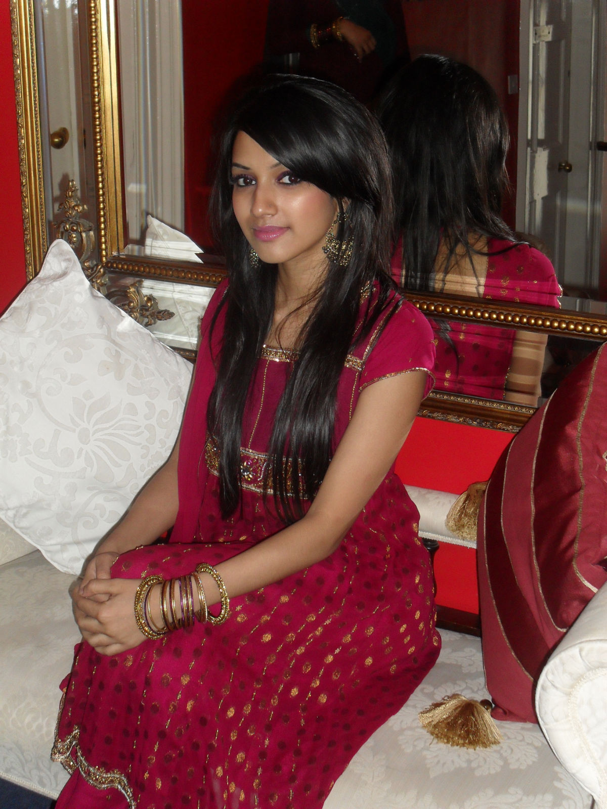 [amateur] Cute Desi Girl Scrolller