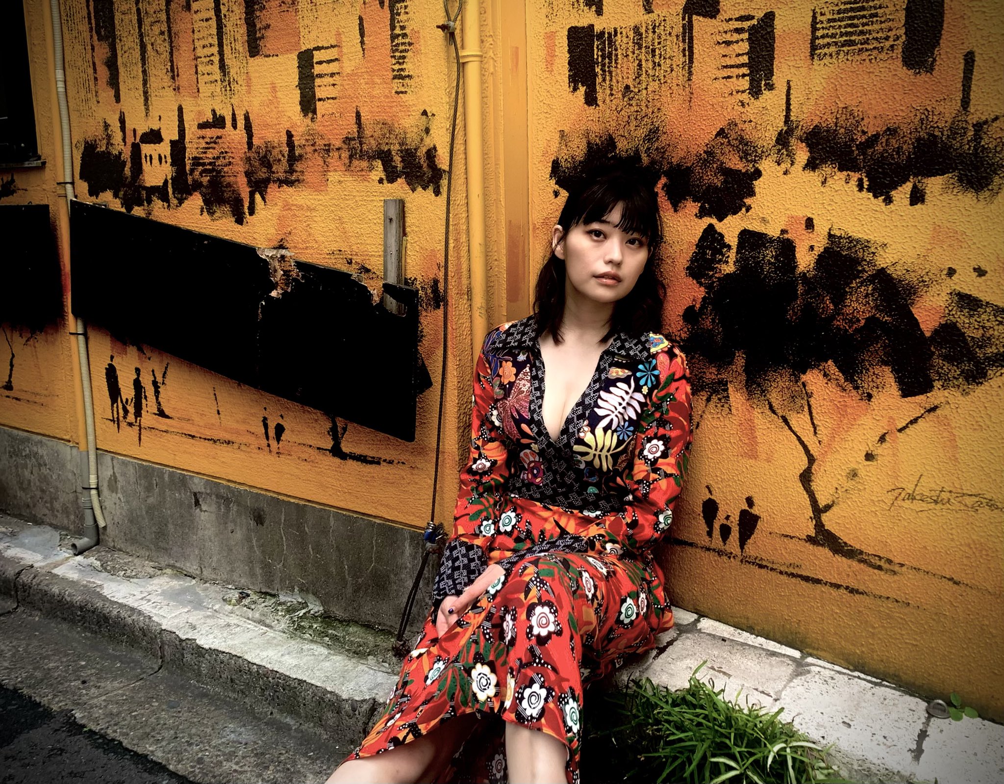 Ami Tomite | Scrolller