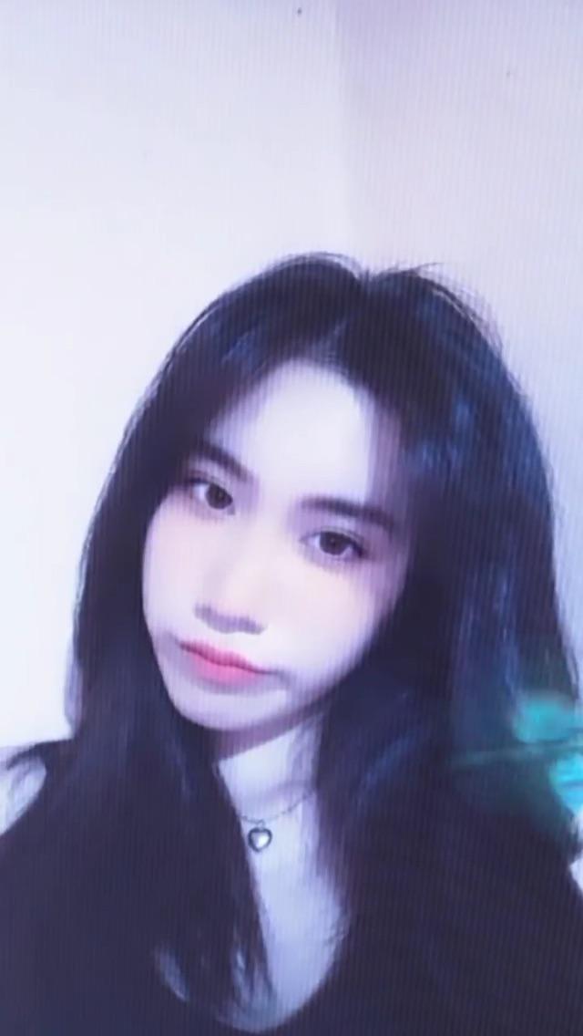 Amiga asiática con cara de putita | Scrolller