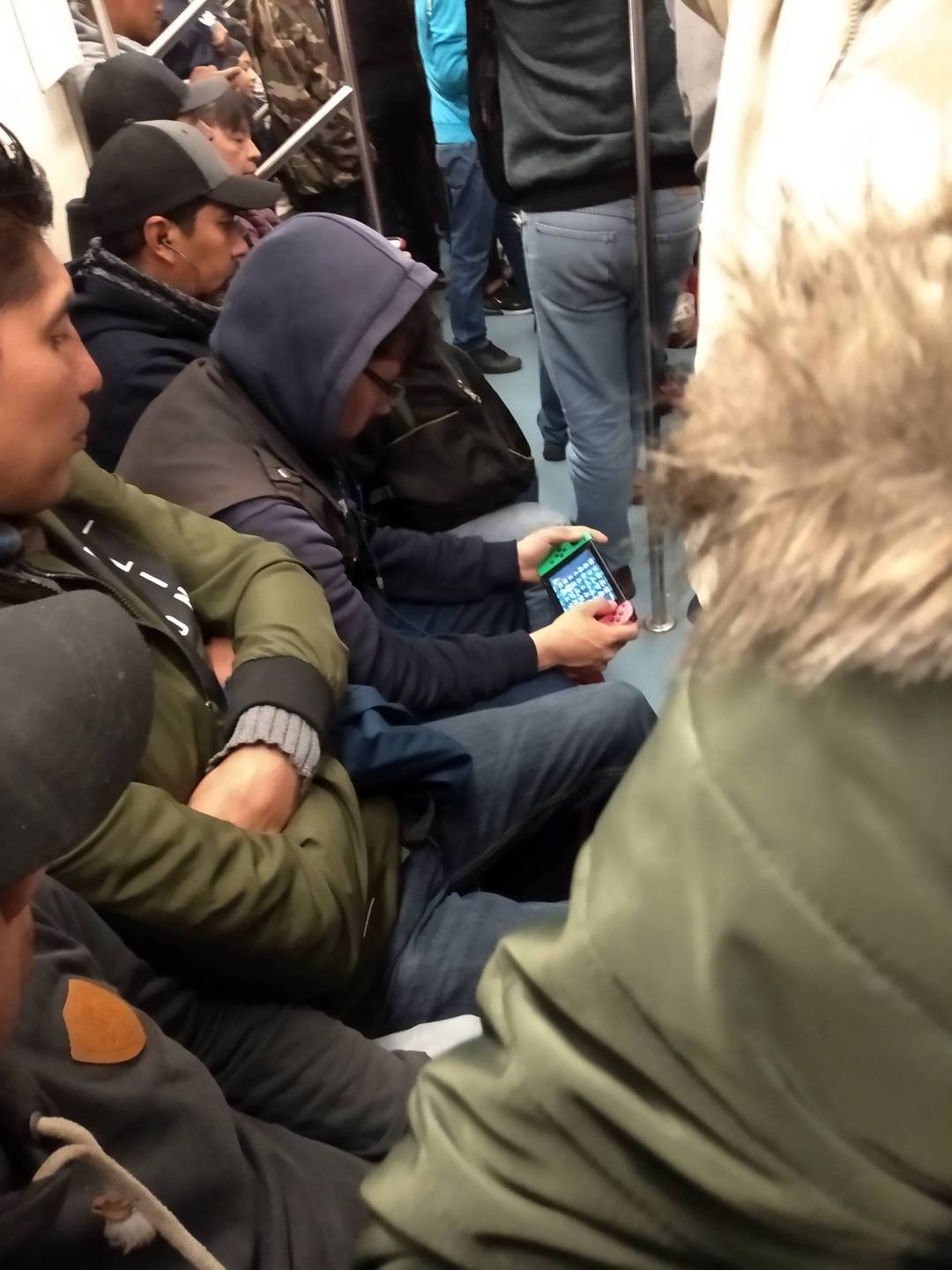 Amigos turistas, no olviden que la CDMX es tan segura que puedes ir echándote unas retas en el ...