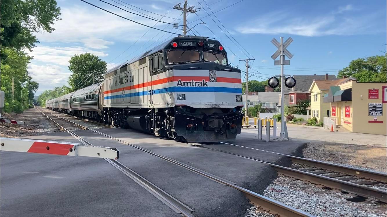 Amtrak Heritage Unit #406 Medford Mass. | Scrolller