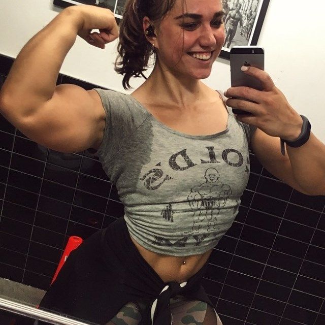 Amy massive guns | Scrolller