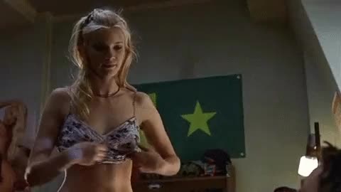Amy Smart - Road Trip | Scrolller