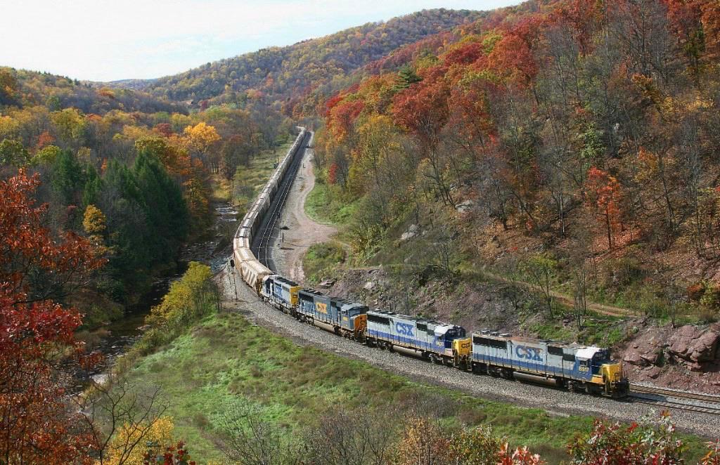 An east bound grain train at Foley, Pennsylvania on CSX’s Keystone sub. | Scrolller