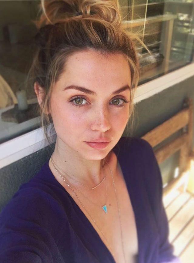 Ana De Armas With A Hair Bun Scrolller