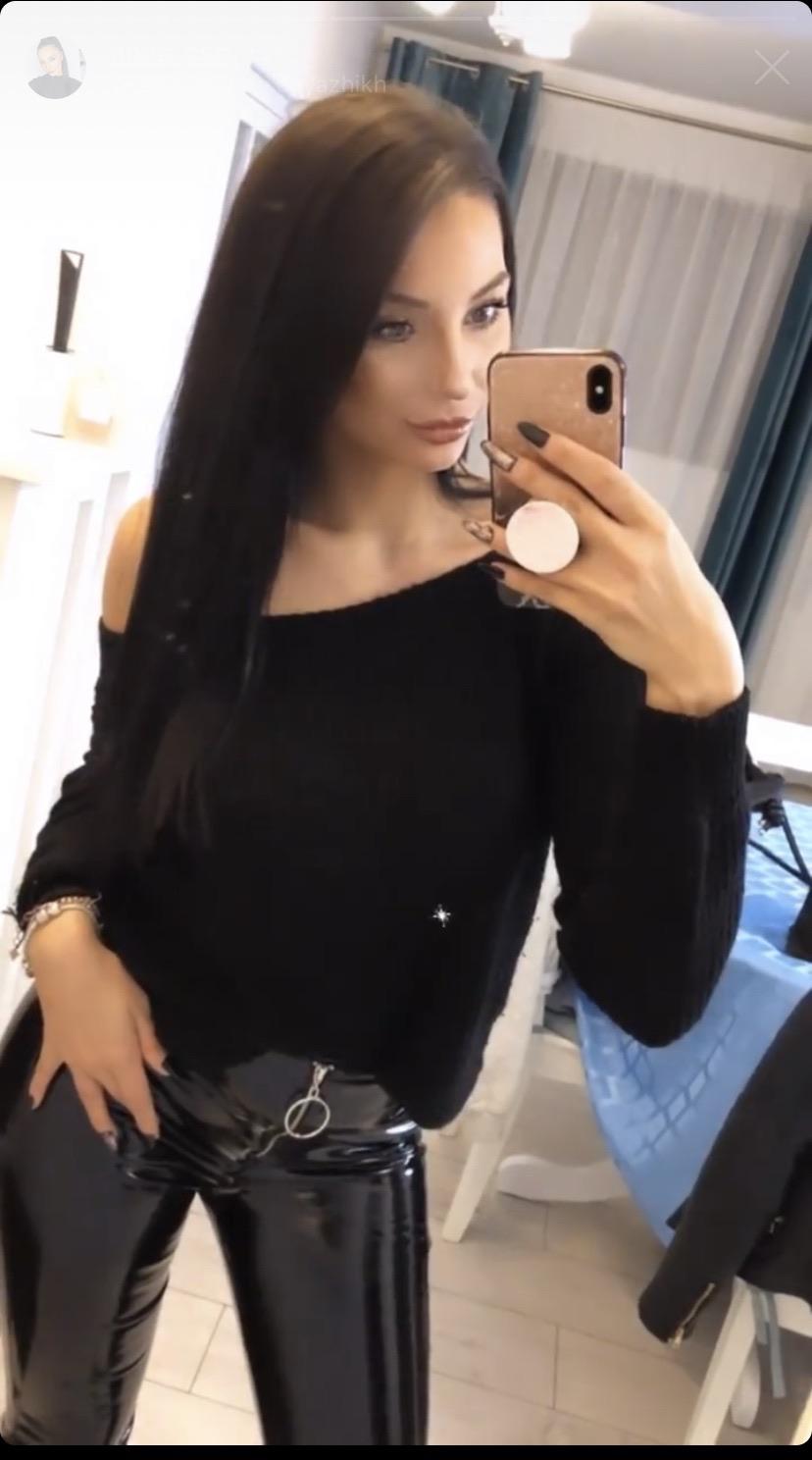 Ana is back with her shiny pants 🔥 | Scrolller