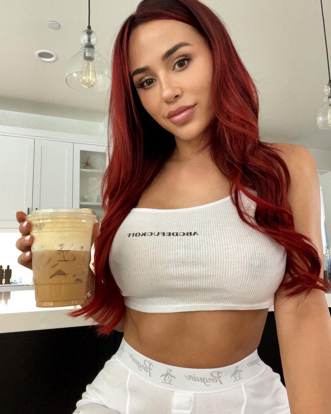 Ana with red hair🥴🥴🥴🥴 and her boobs nipples are noticeable😍😍😍 | Scrolller