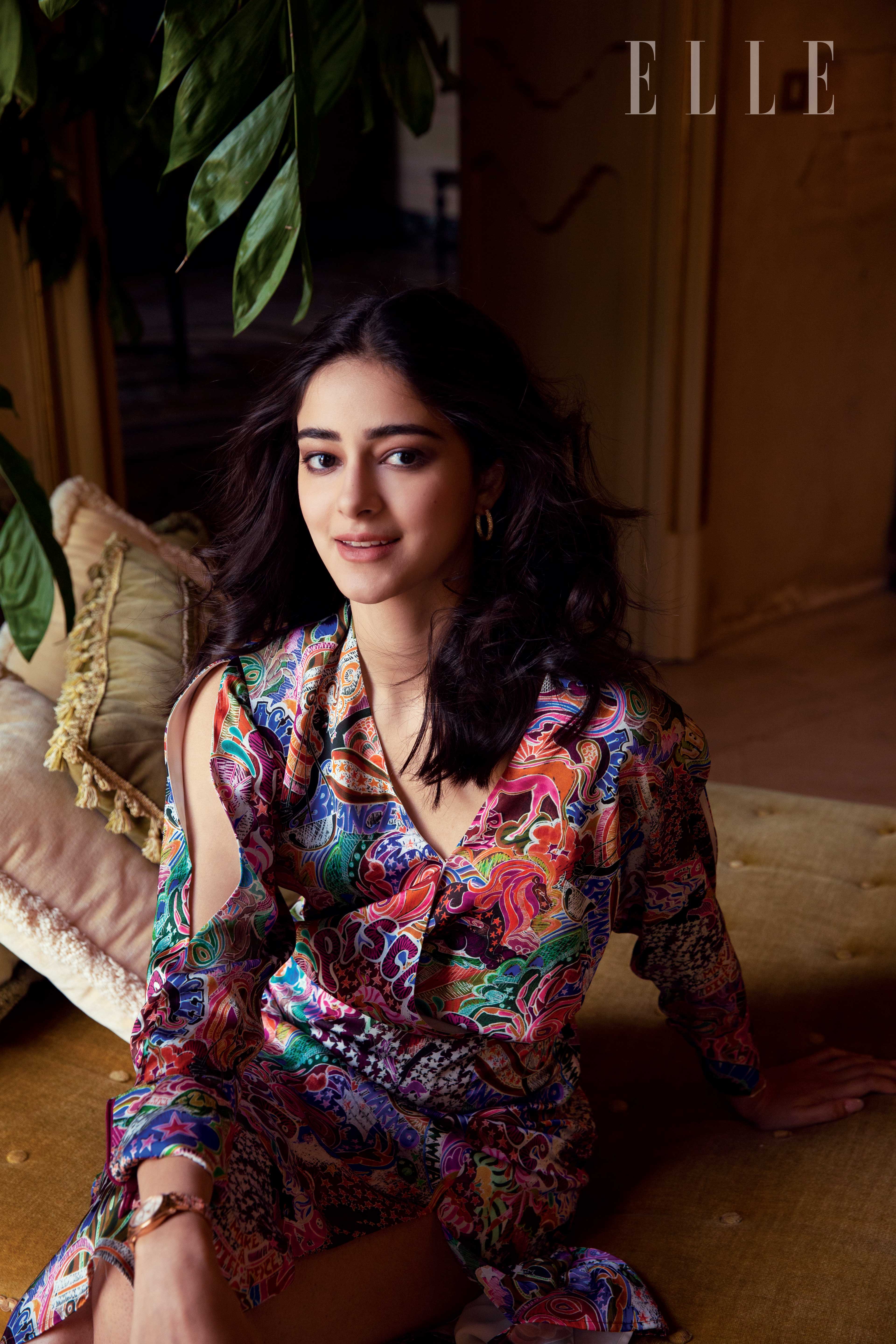 Ananya Pandey Scrolller