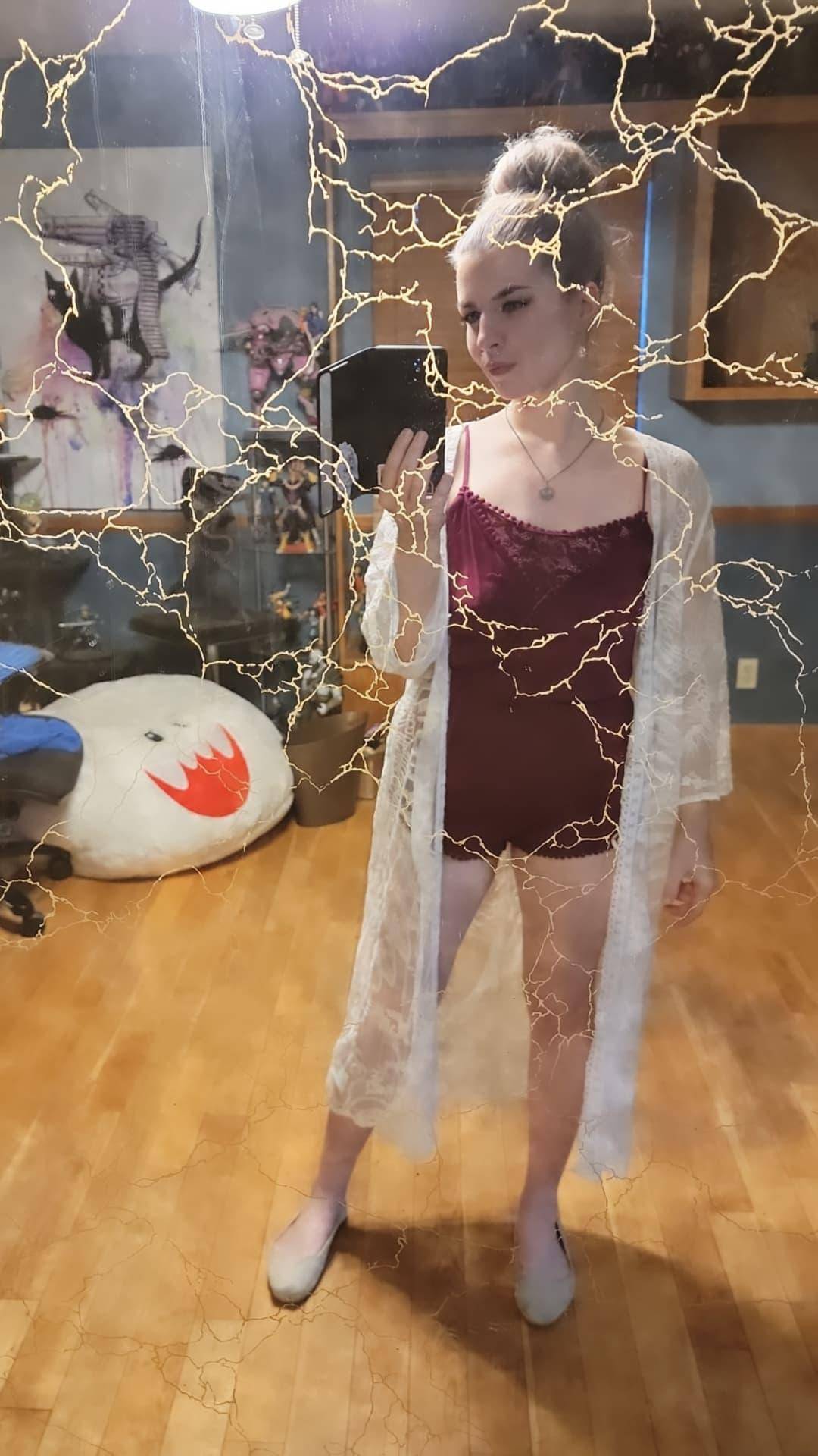 And the Cracks Begin to Show! | Scrolller