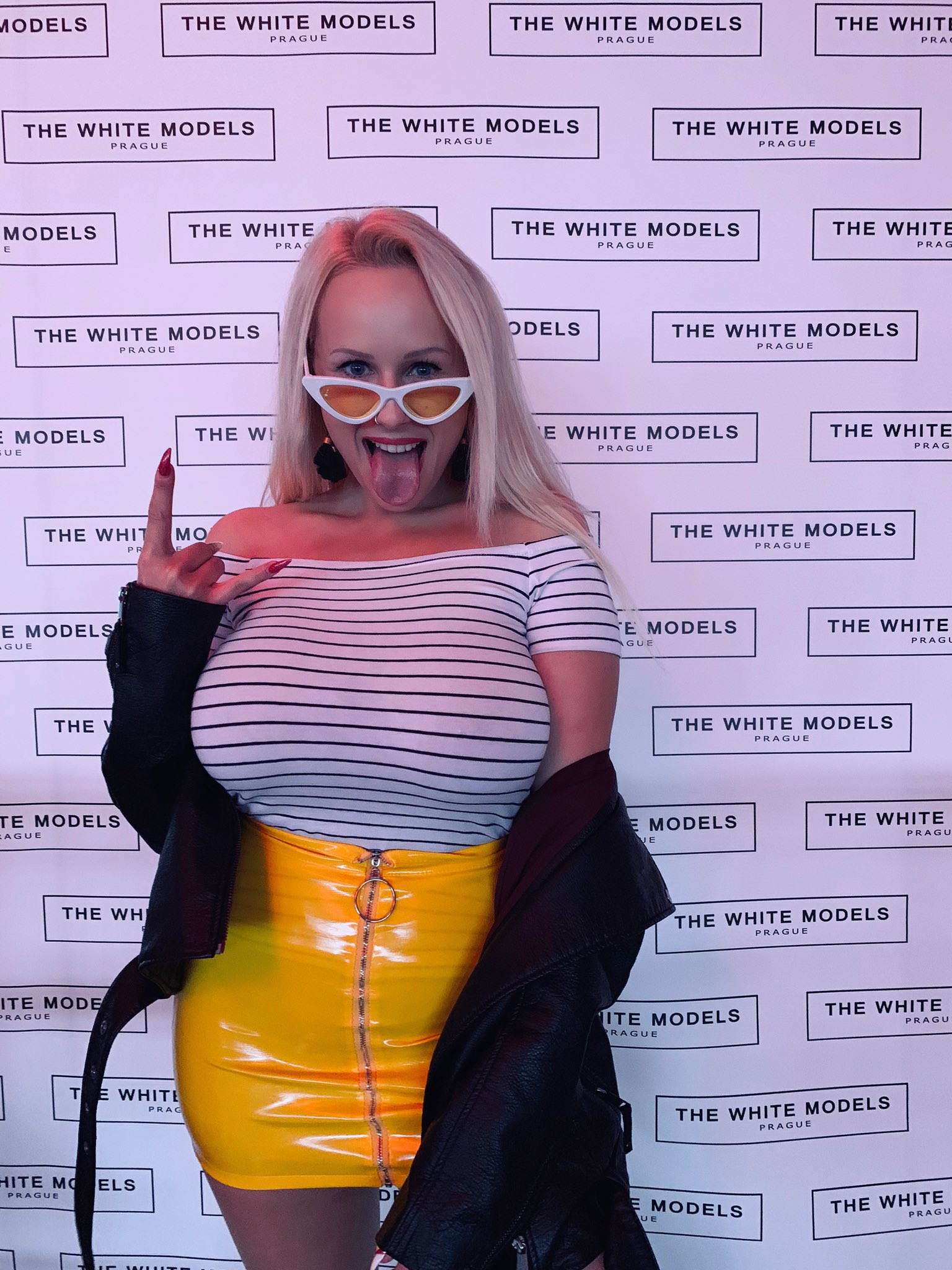 Angel Wicky At A Bratislava Party Scrolller