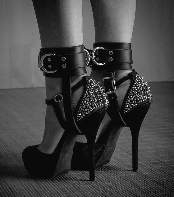 Ankle restraints | Scrolller