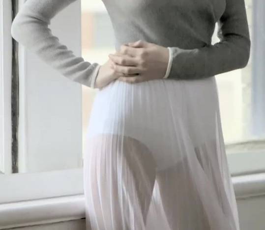 Anna Kendrick - Sheer Skirt | Scrolller