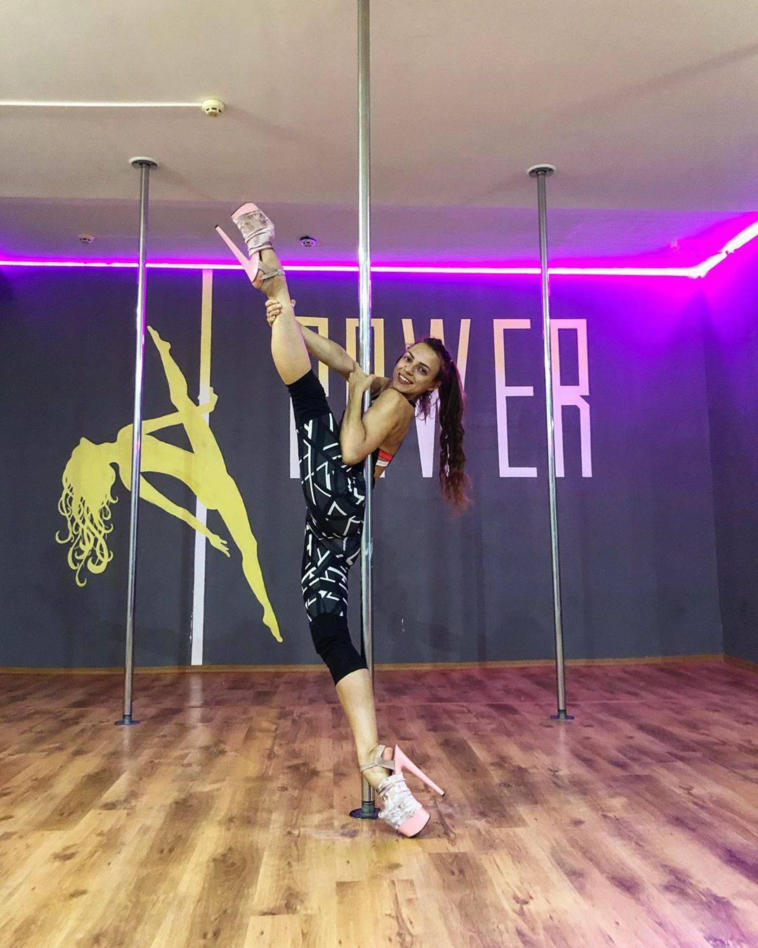 anna_pd22 on the pole | Scrolller