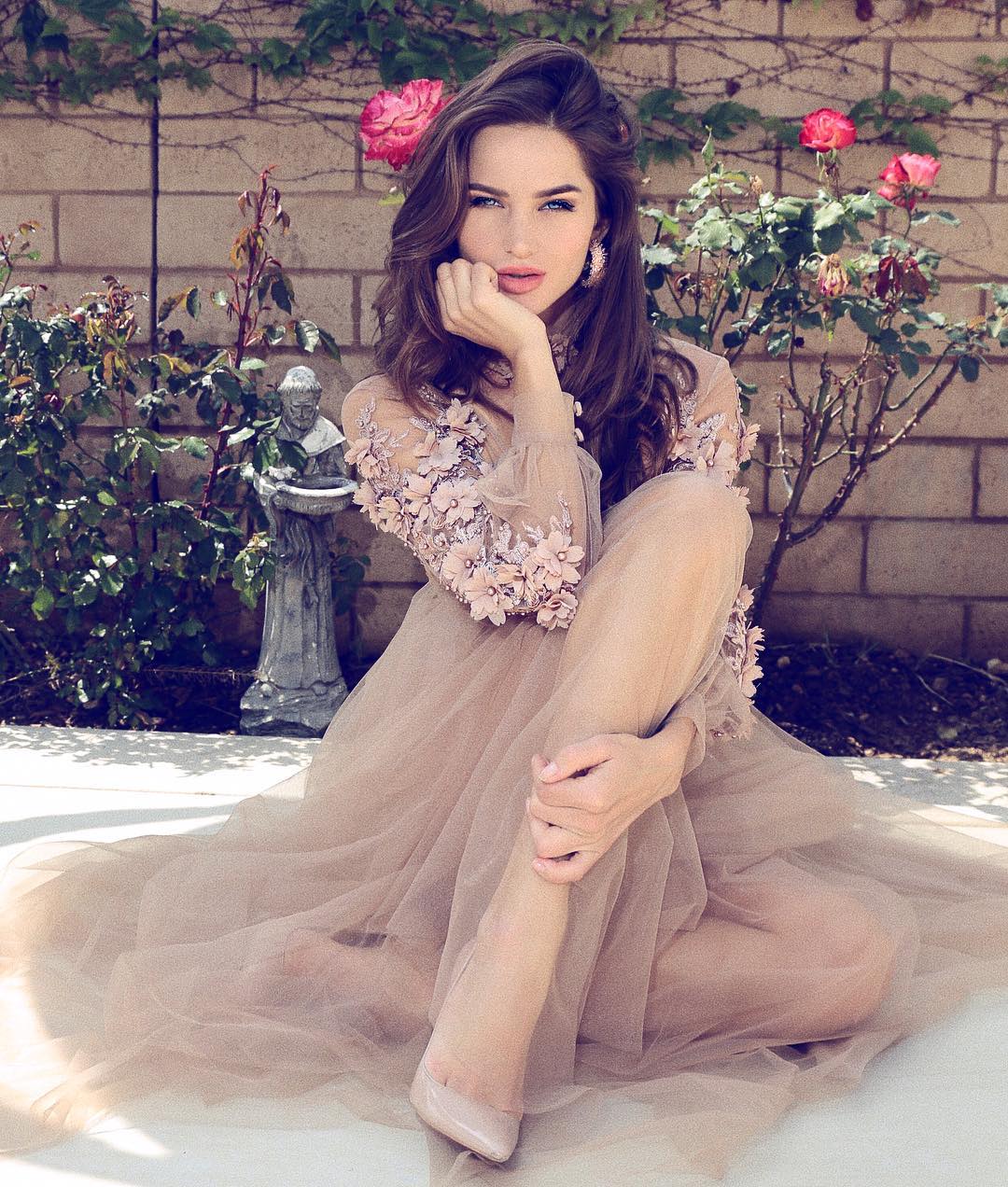 Anna Smiths | Scrolller