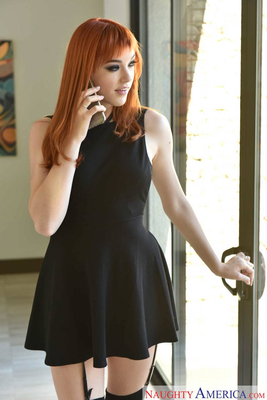 Anny Aurora | Scrolller