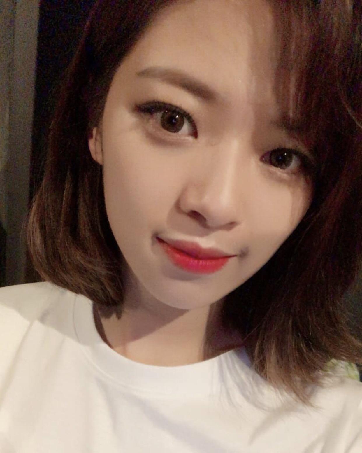 Another beautiful selca of Jeongyeon | Scrolller