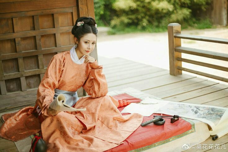 Another good find. photo no.2 for the hanfu game. | Scrolller