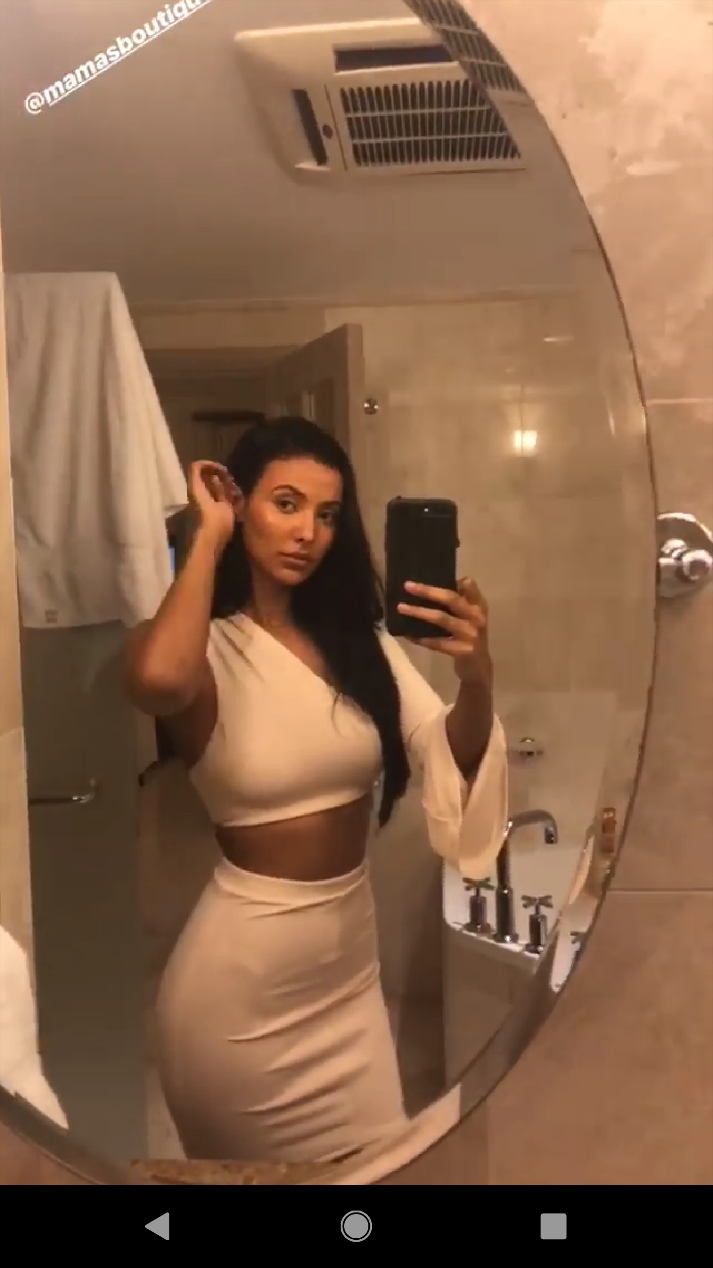 Another Instagram story. Gorgeous dress | Scrolller