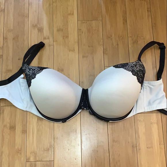 Another one of aunt’s massive bras | Scrolller