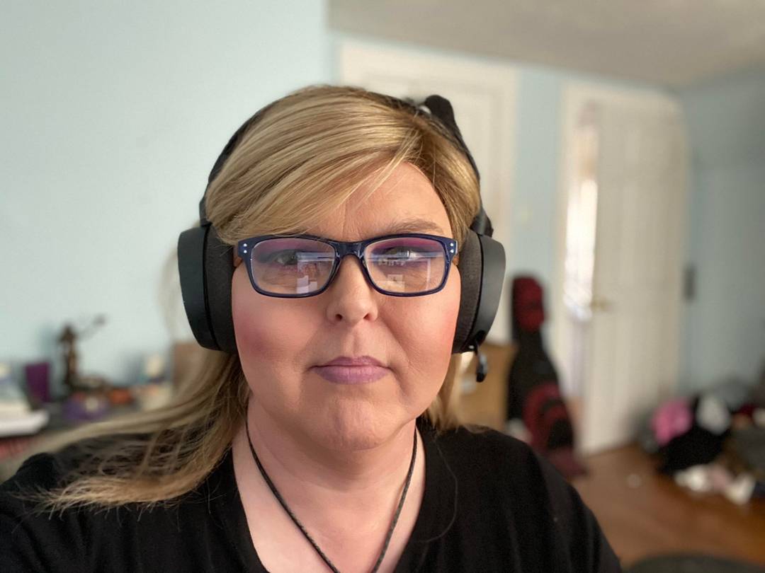 Another work day, please ignore the pile of clothes in the corner! | Scrolller