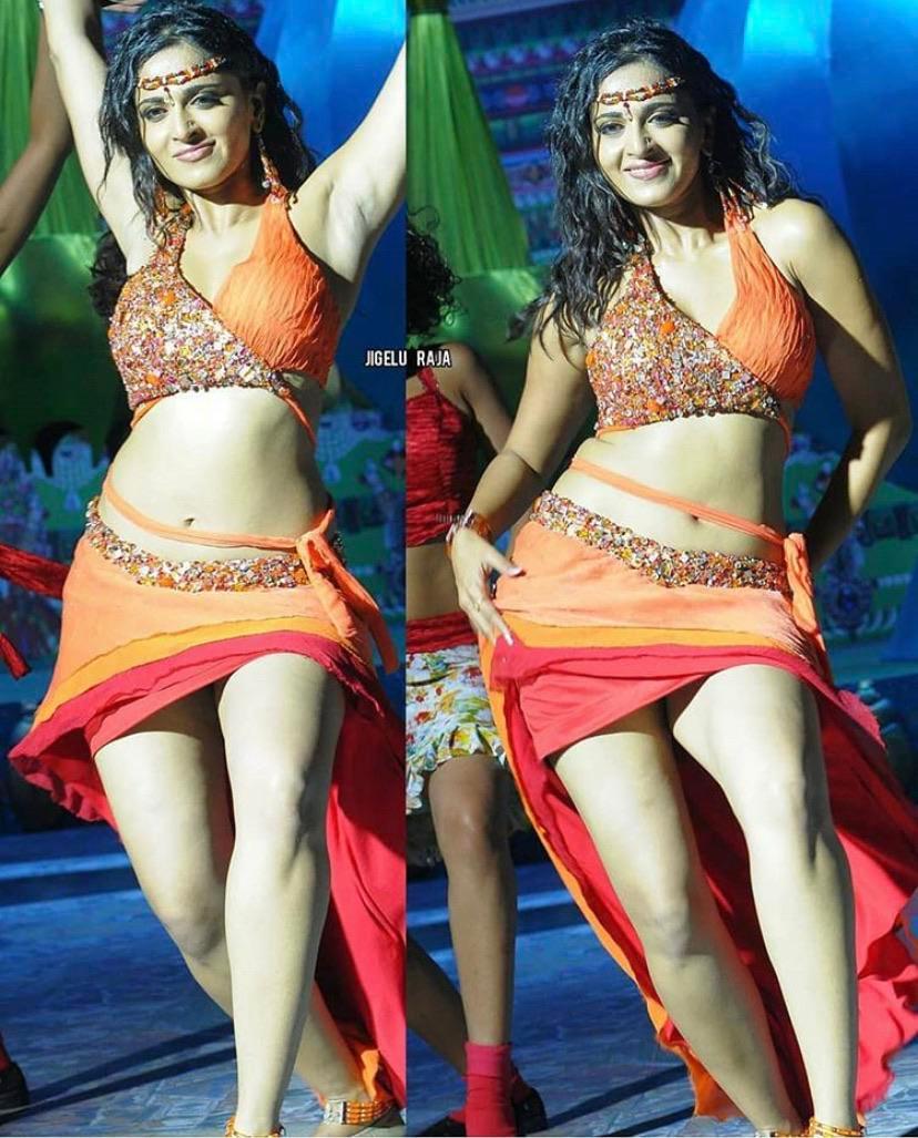 Sexy Anushka Shetty | Scrolller