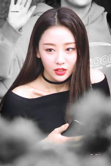 Any BJ that has similar face to Loona Yves? | Scrolller