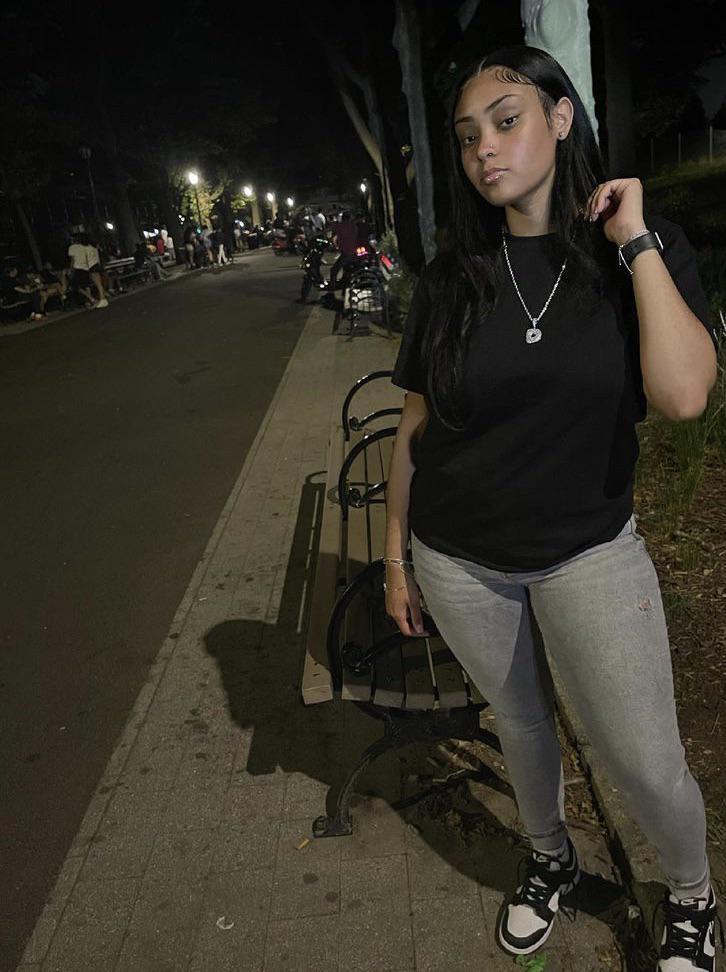 Any mail on this girl ? | Scrolller