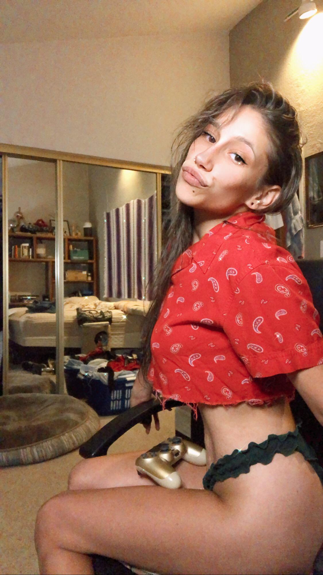 Any other natives down for some siege? And sub to my onlyfans too : Brattygoat 😘 | Scrolller