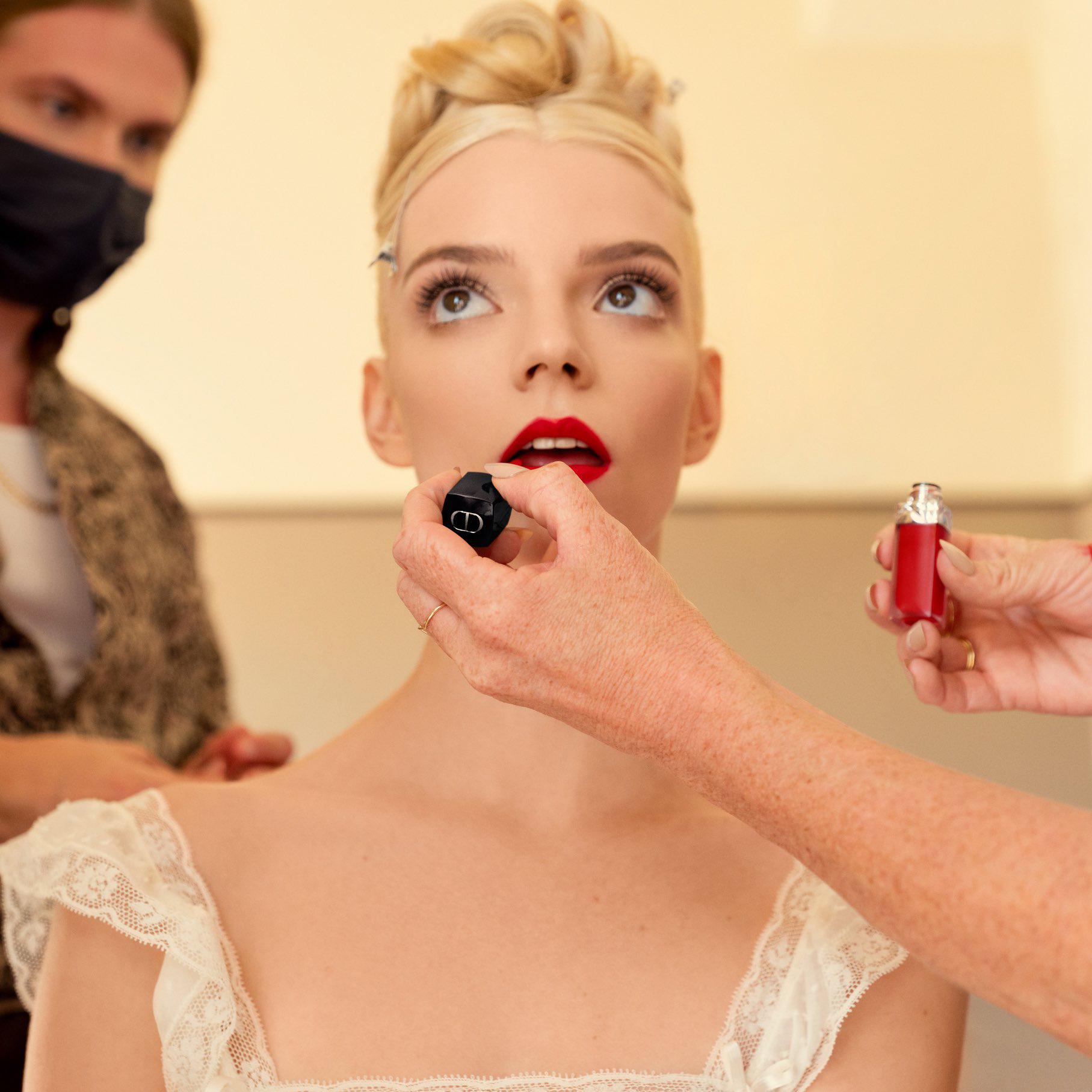 Anya getting her hair and makeup done | Scrolller