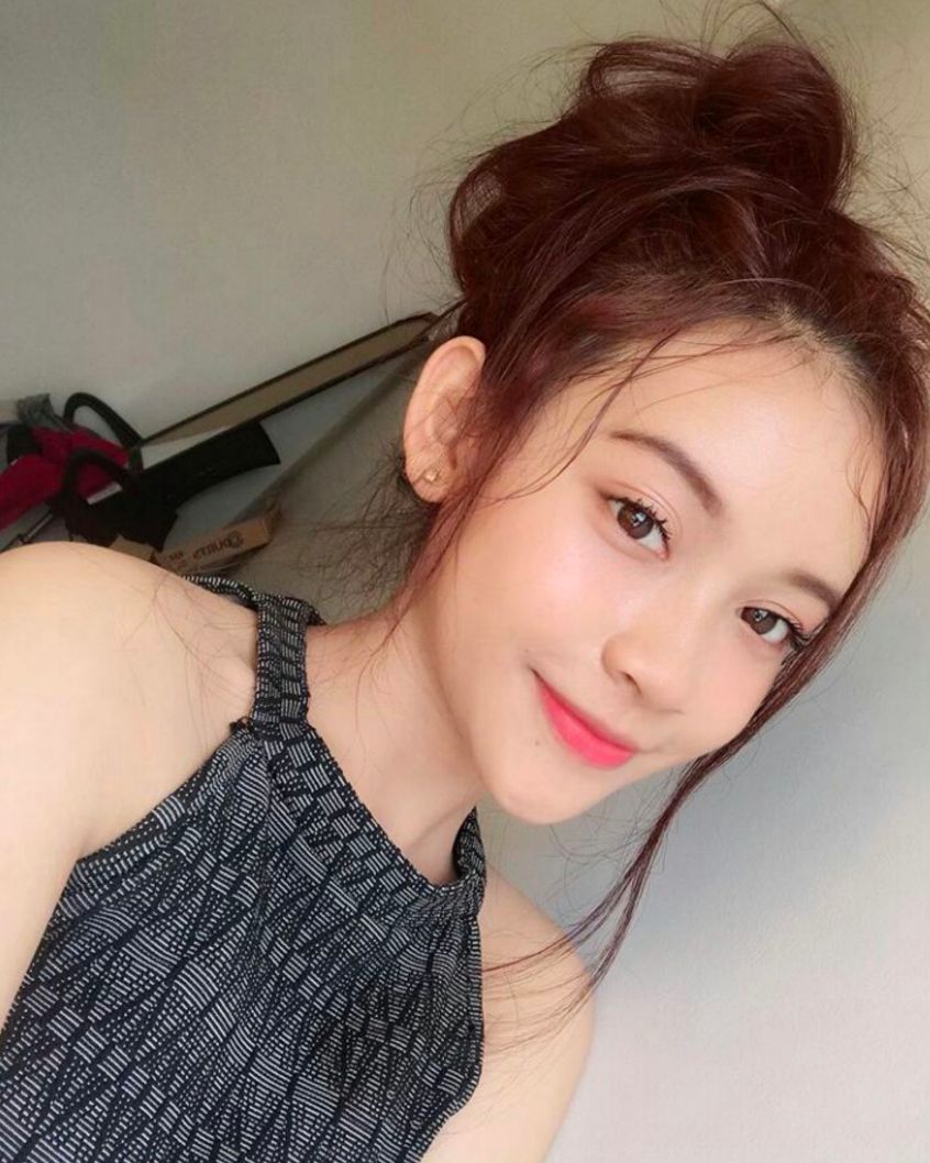 Anyone got her name? she's 18 btw so it's fine | Scrolller