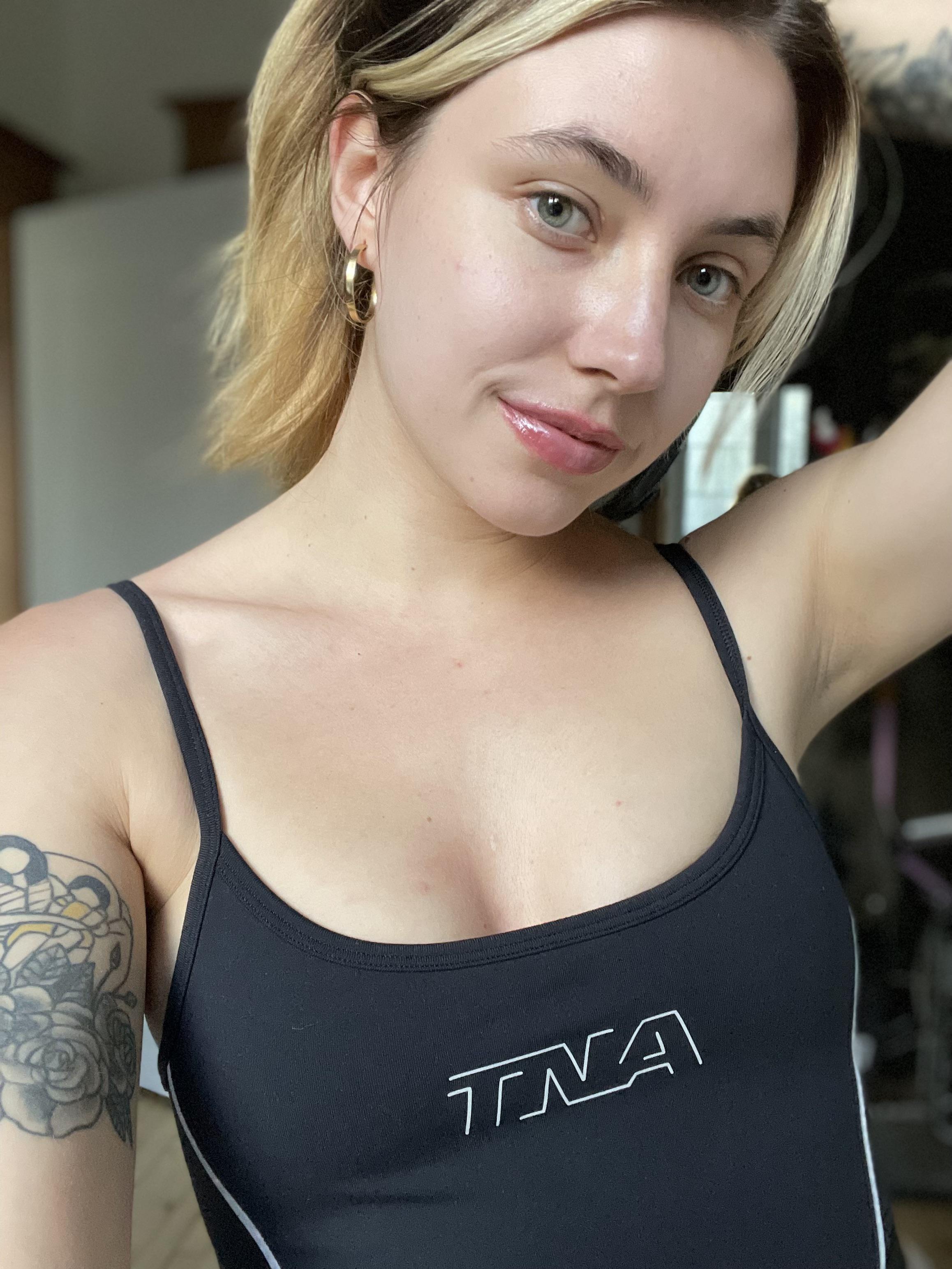 Anyone here into some smol cleavage? | Scrolller