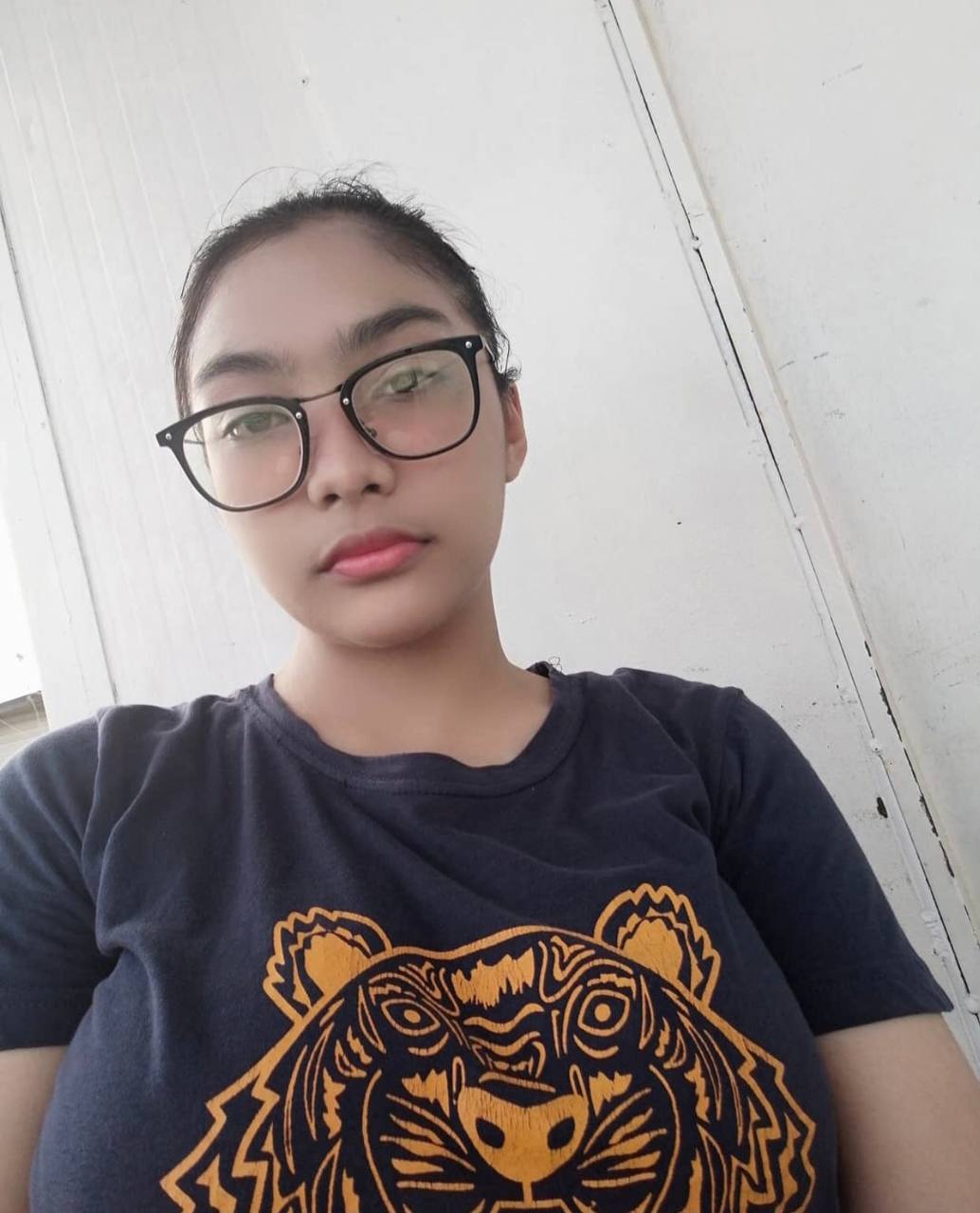 Anyone know who is she? | Scrolller