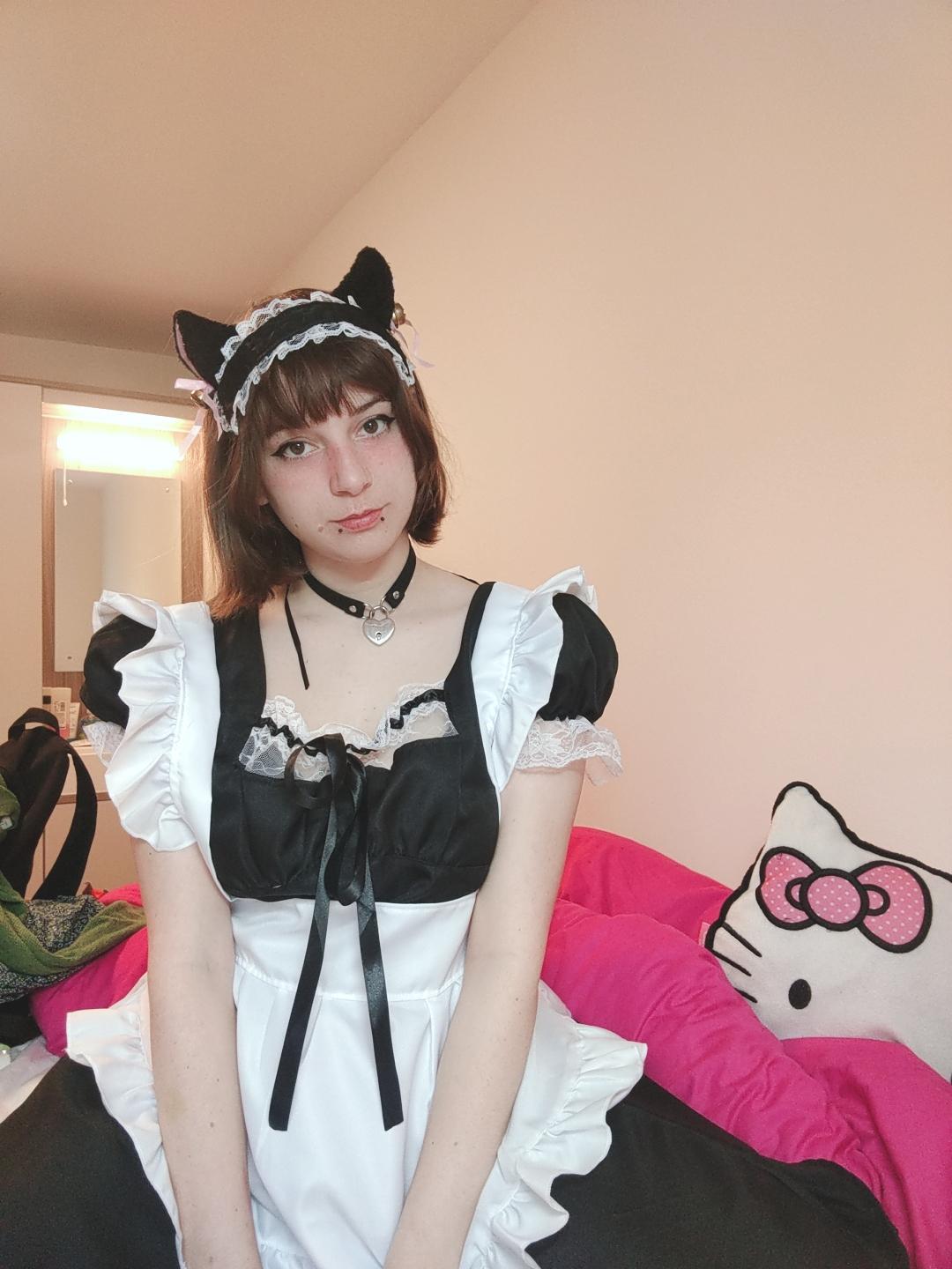 I made a nsfw Instagram @xpicturesoflily, content coming soon