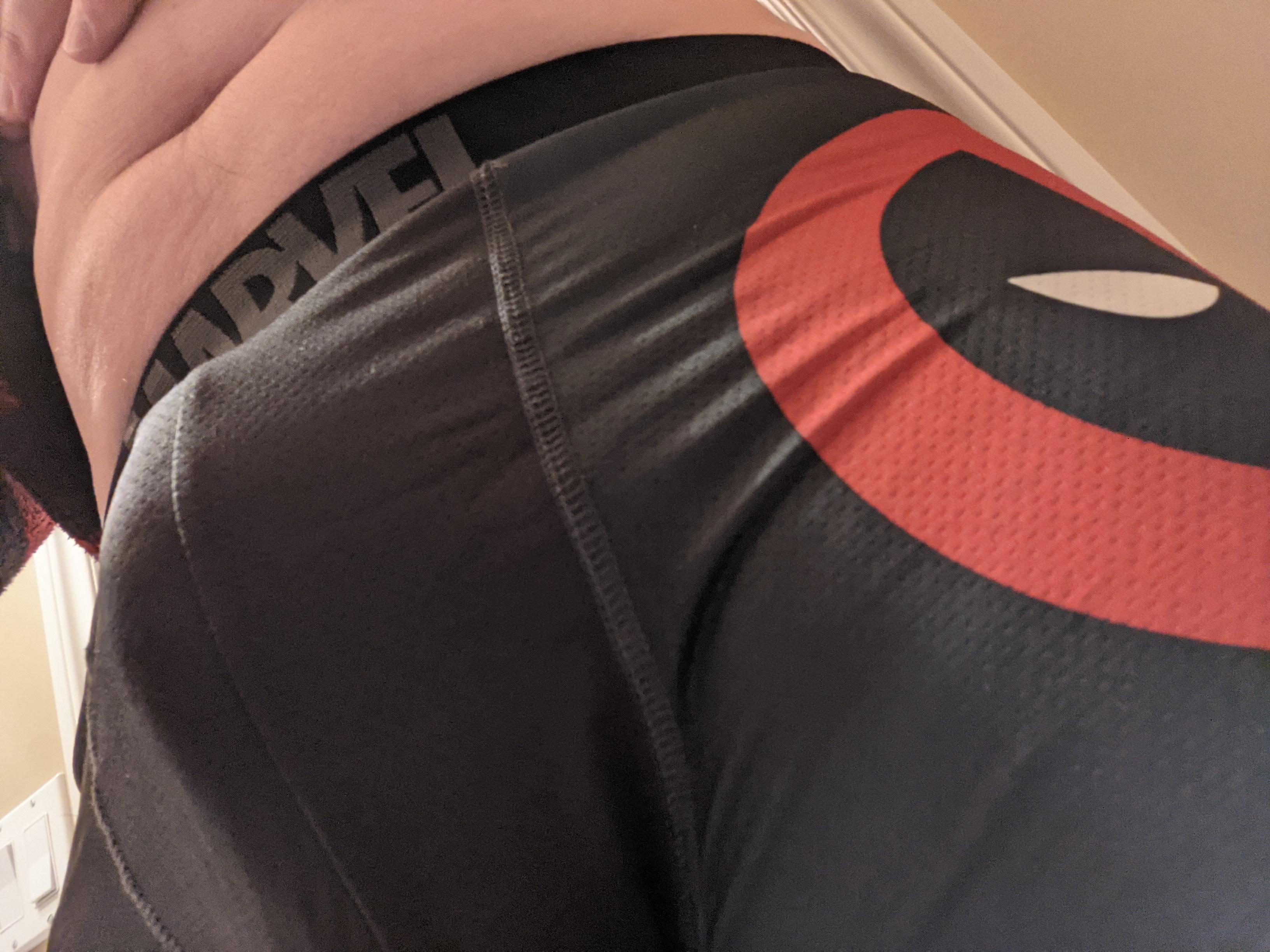 Anyone want to unwrap a 47 yr old Daddy bulge? | Scrolller