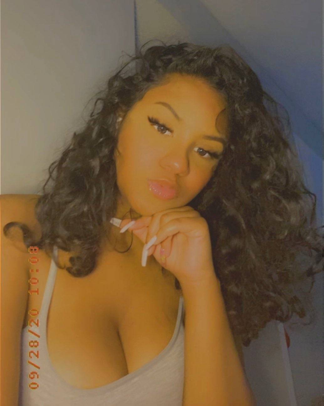 Mixed Baddie | Scrolller