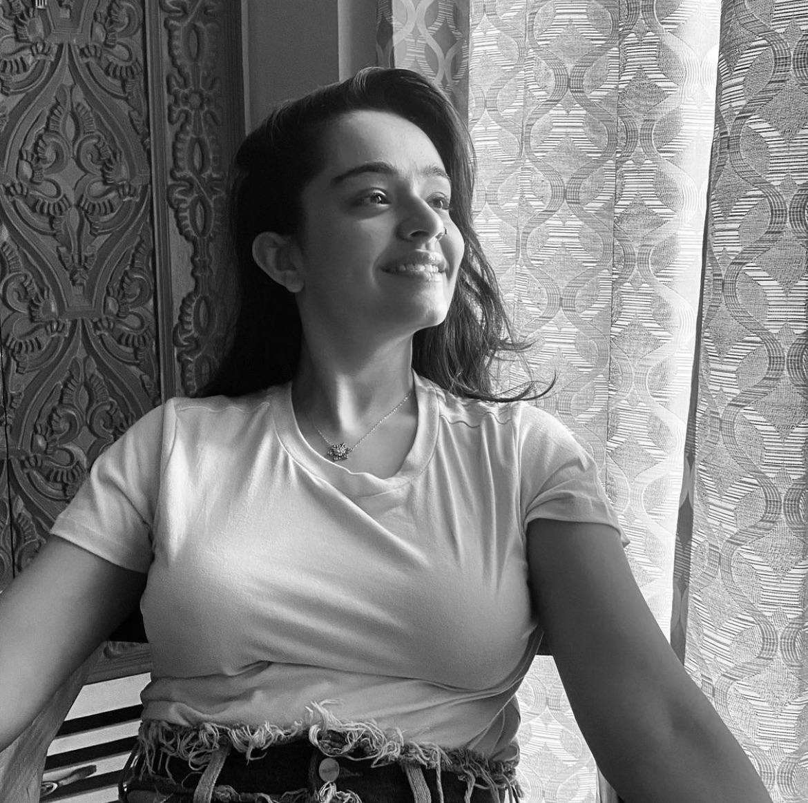 Apoorva Arora giving glimpses of her boobs | Scrolller