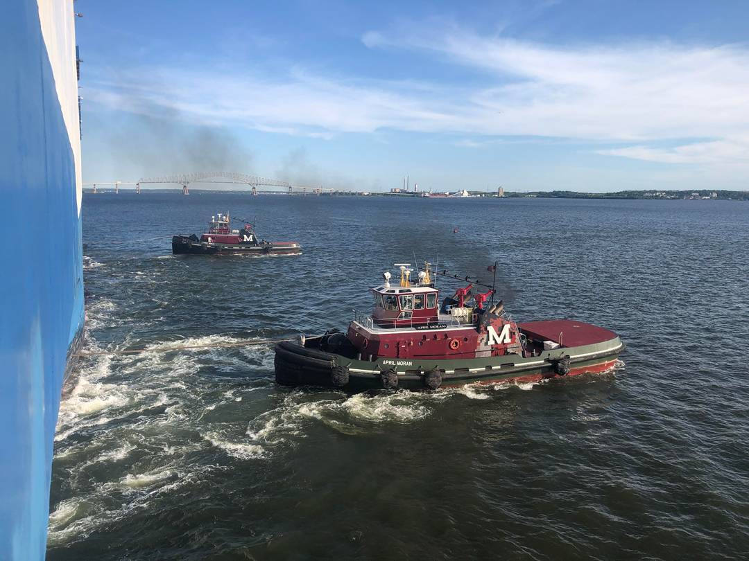 April and Lynne performing a tug job | Scrolller