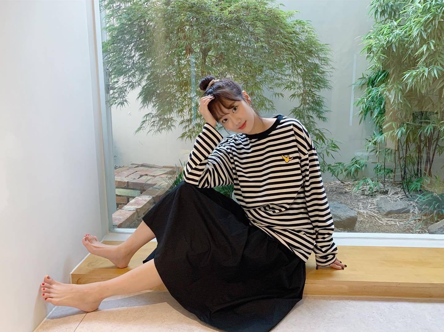 April - Naeun | Scrolller