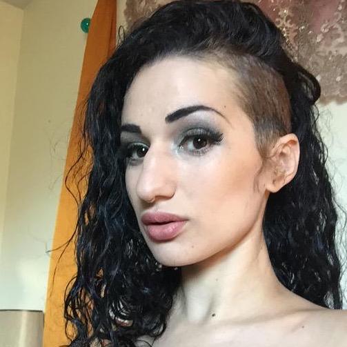 Arabelle Raphael | Scrolller