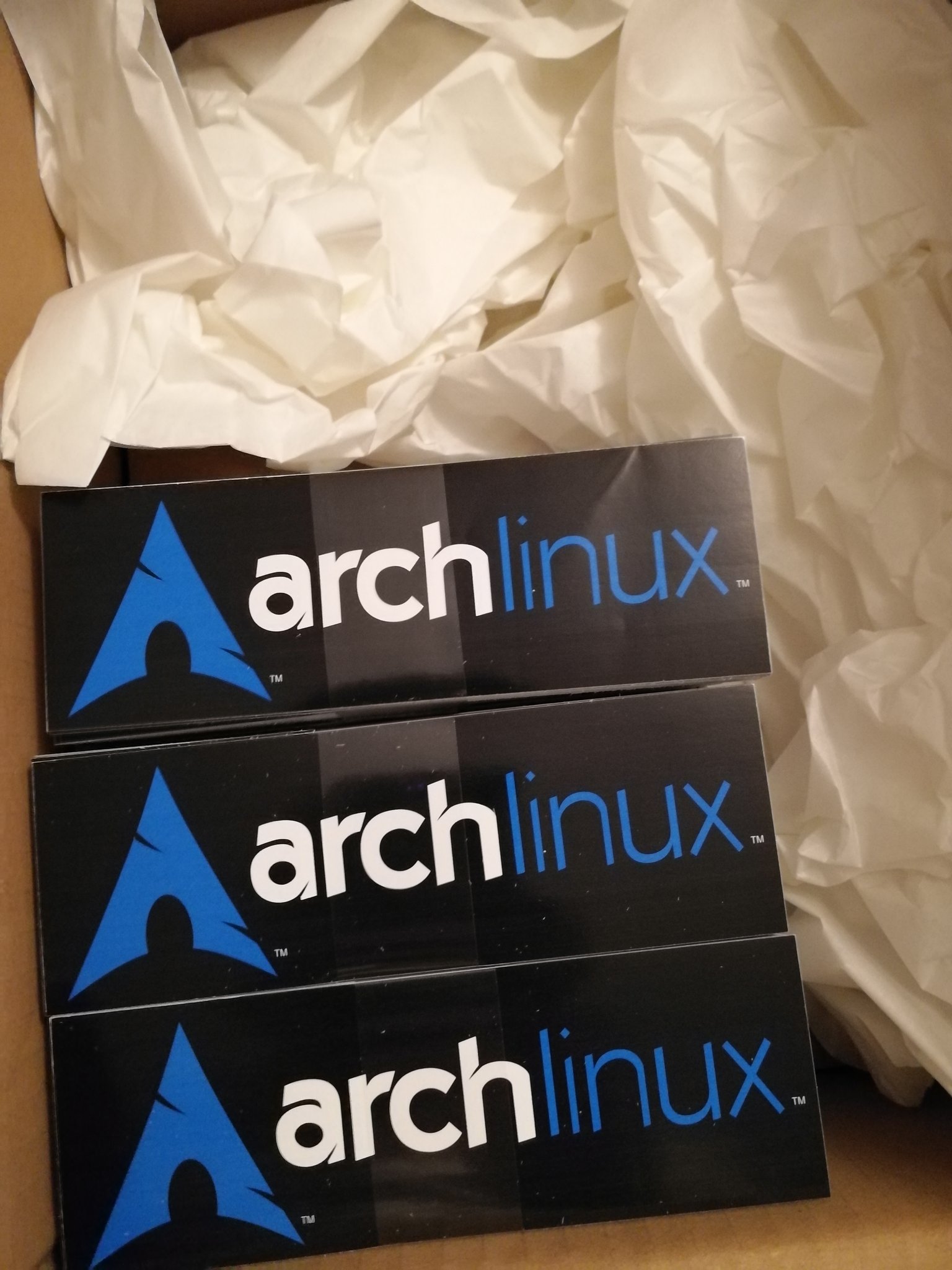Arch Linux has stickers on #34C3 \o/ | Scrolller