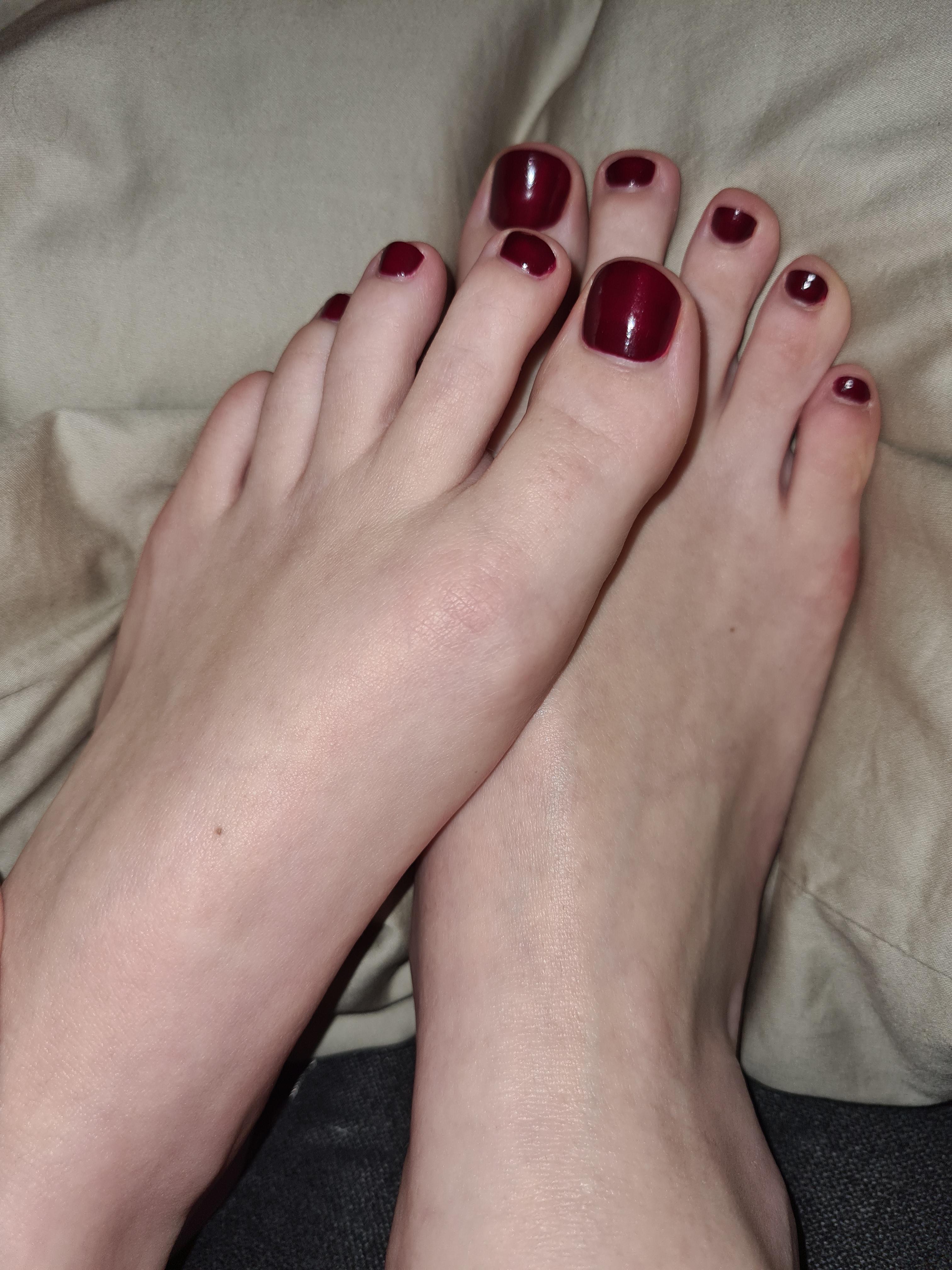 Do you think red suits me? | Scrolller