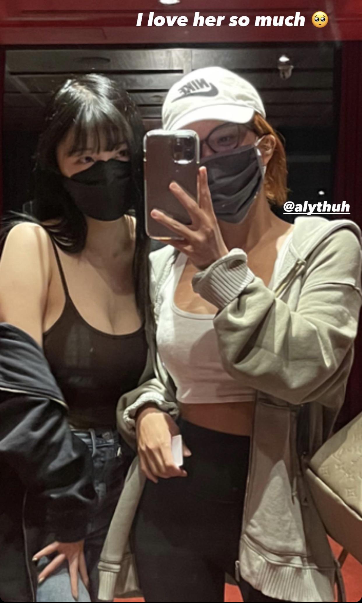 Aria w/ friend | Scrolller