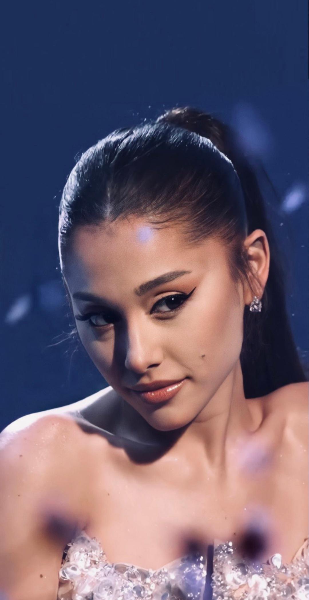 Ariana Grande | Scrolller
