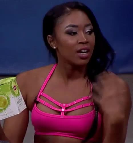 Ariane Andrew | Scrolller