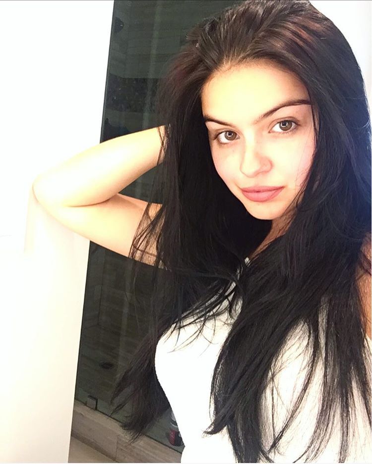 Ariel Winter | Scrolller