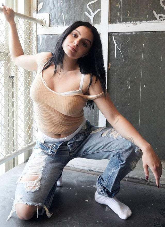 Ariel Winter | Scrolller