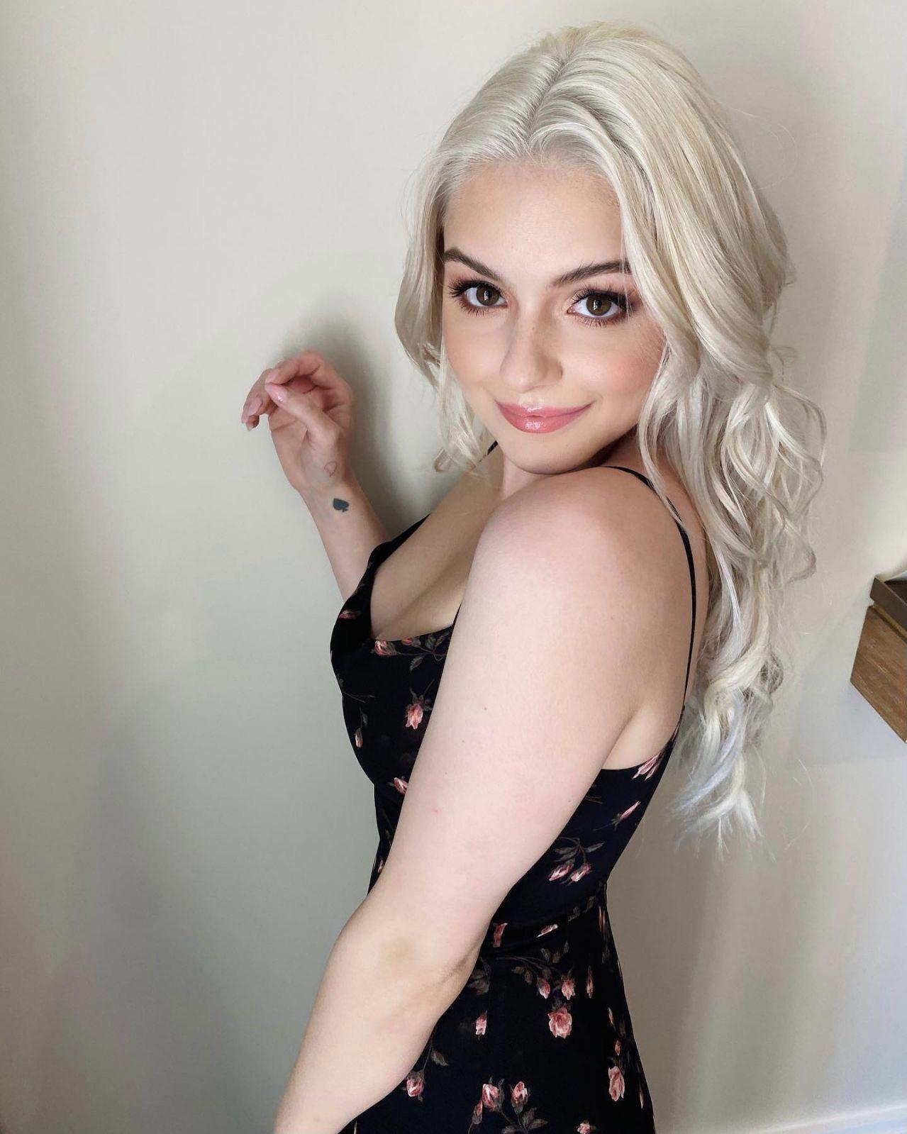 Ariel Winter [irtr] | Scrolller