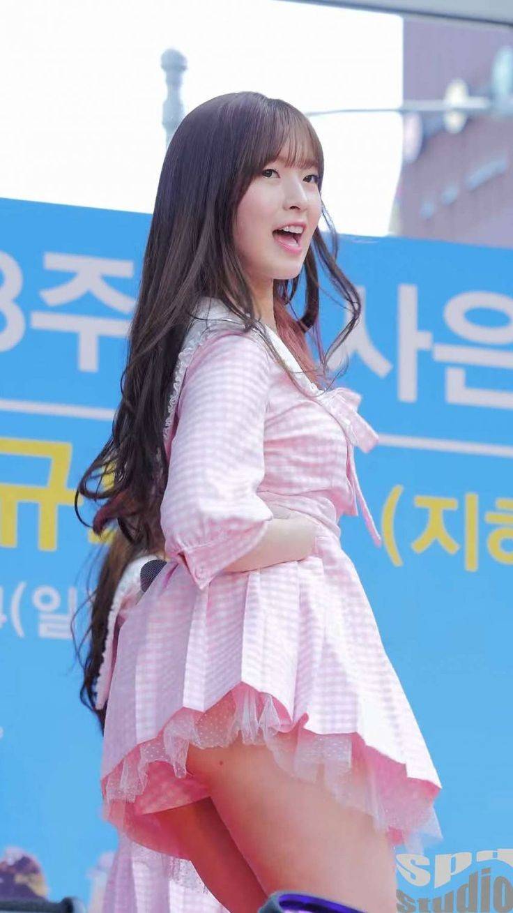 Arin 🍑 | Scrolller